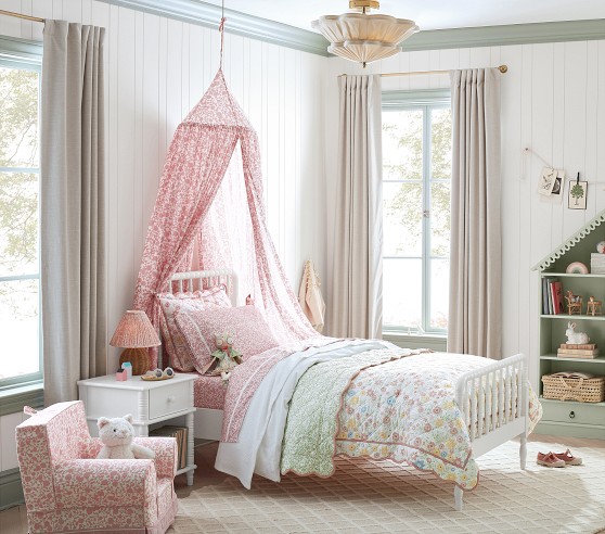 Julia Berolzheimer Scalloped Border Rug | Pottery Barn Kids Julia Berolzheimer Scalloped Border Rug | Pottery Barn Kids